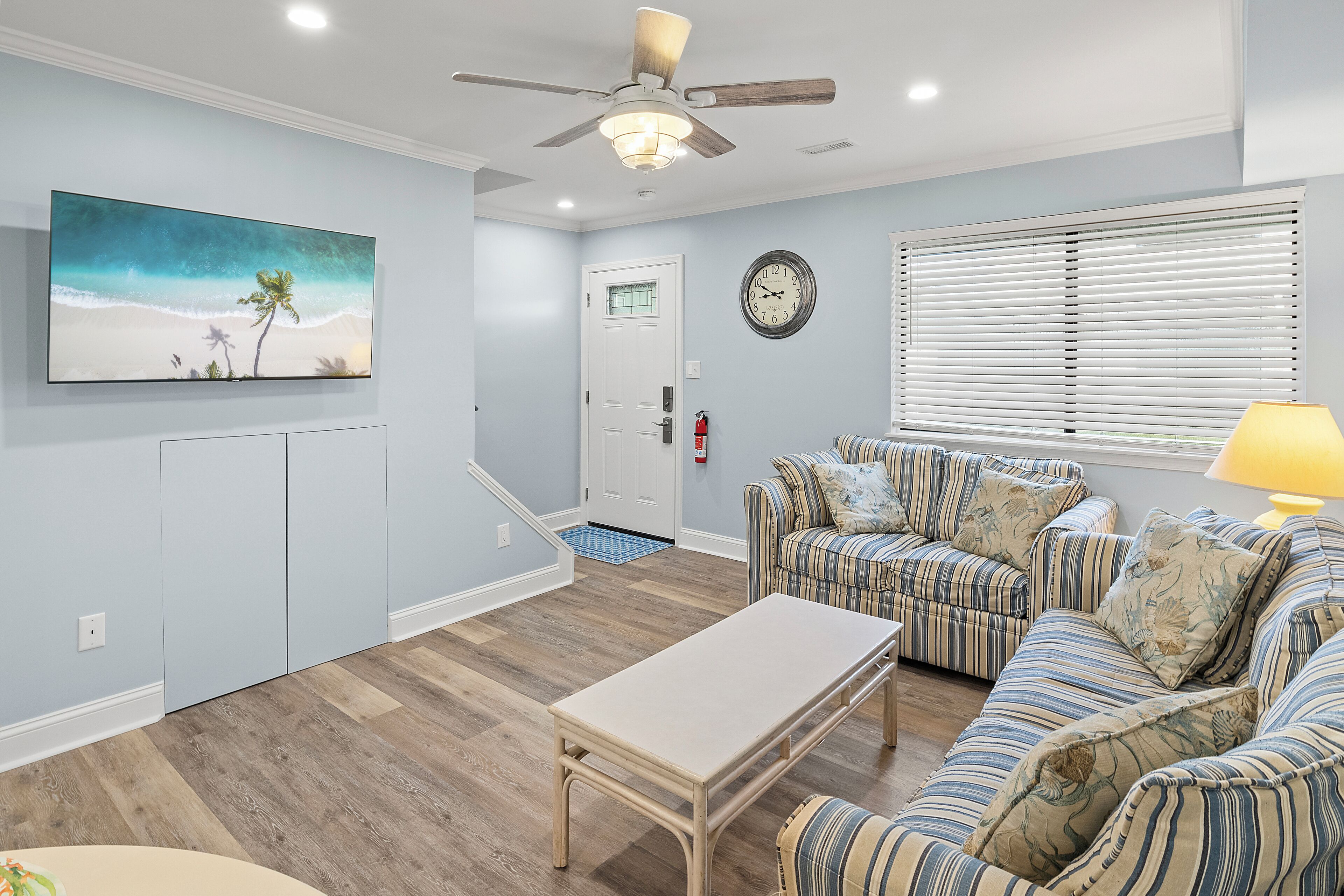 Remodeled - 2 Bedrm 2 Bath Bayside Townhome On Canal With Pool Across From Mall - Ocean City Beach, MD