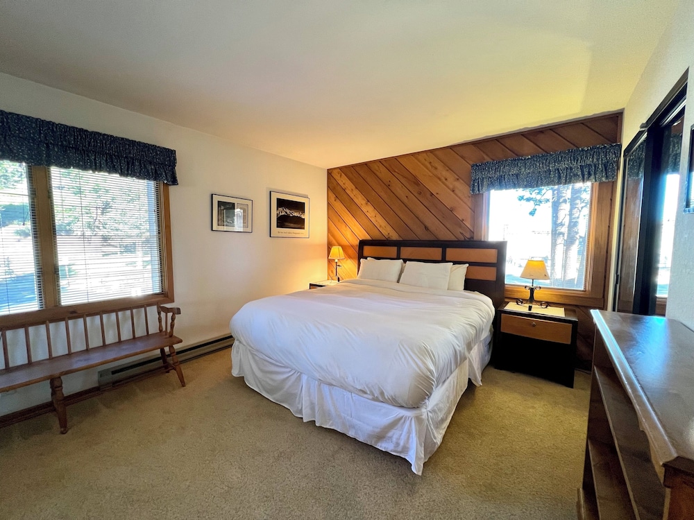 Snowcreek 1+loft Corner, Upstairs, Mtn Views & Wifi, Apple Tv - Mammoth Mountain, CA