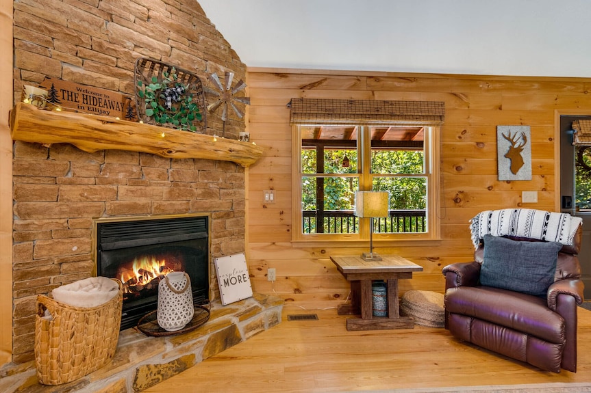 Hideaway In Ellijay! Game Room, Hot Tub, Convenient Access - Ellijay, GA