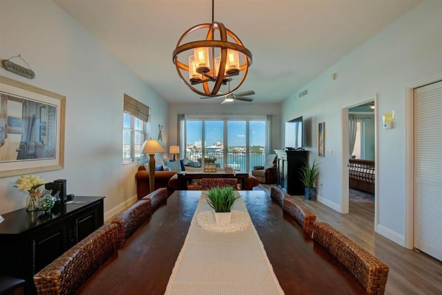 400 Harborview Bayfront Luxury W/ Heated Pool, Spa, Balcony Views & Walk To Clearwater Beach - Clearwater Beach, FL