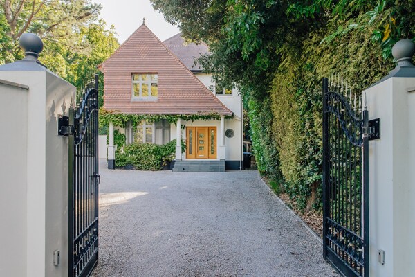 Harbour Escapes | Prestigious 5 Bedroom House With Garden, Pool, Outdoor Kitchen - Bournemouth