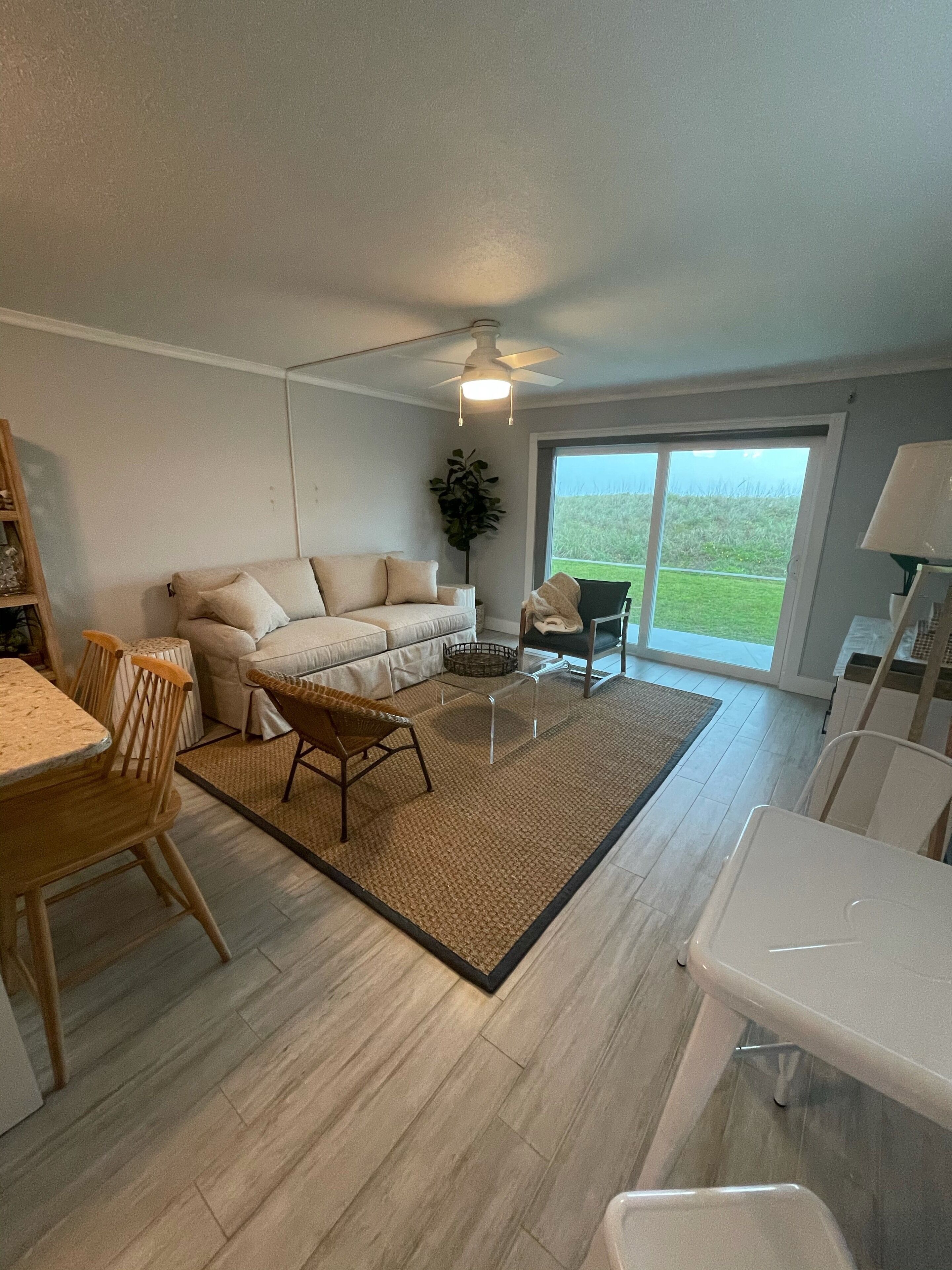 Sandy Waves-where You Can Relax For Days! - Cocoa Beach, FL