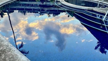 Apartamento em Condomínio Fechado, 2 quartos | Piscina | Uma piscina aquecida