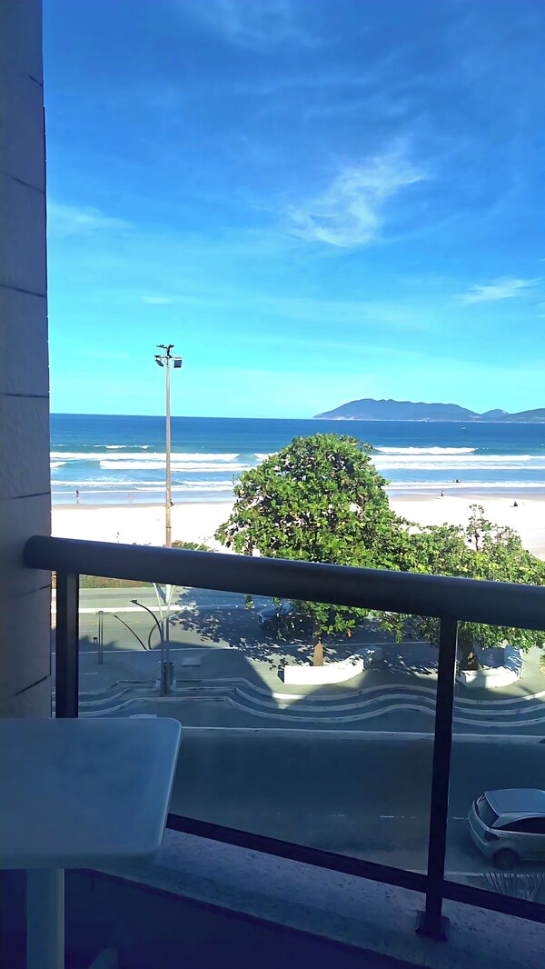 Praia Do Forte! Apartamento Todo De Frente Ao Mar. - Cabo Frio