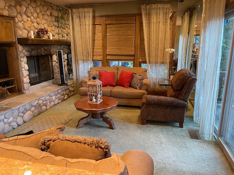 Blue Jay Lake House - San Bernardino, CA