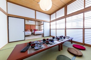 Casa, para não fumantes | 4 quartos, escrivaninha, Wi-Fi de cortesia, roupa de cama