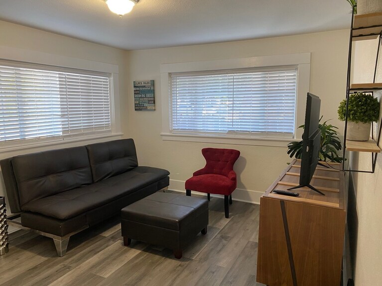 Comfortable 2 Bedroom 1 Bath House In San Jose - Close To Rose Garden - San Jose, CA