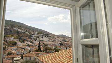 Quarto Clássico com Cama de Casal | Vista para a cidade