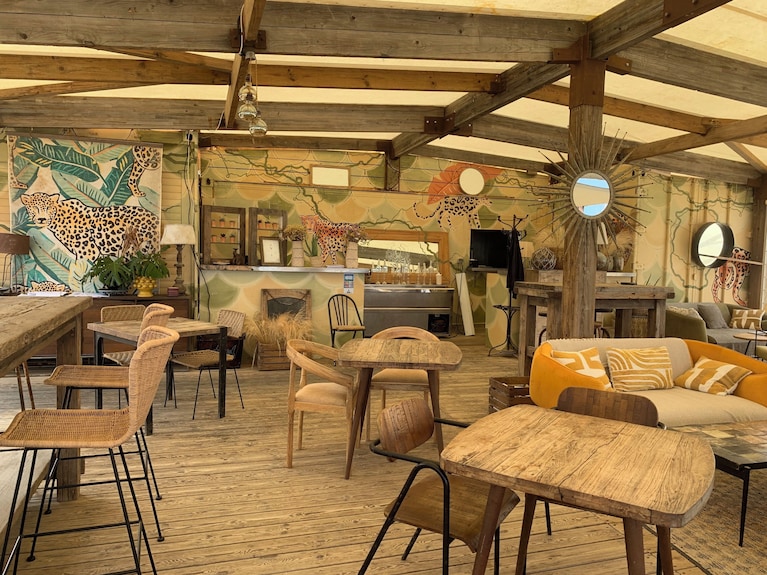 Spacious 2 Bed Appartment Full Air Con, Sun Terrace,stunning Views, Pools - Leucate