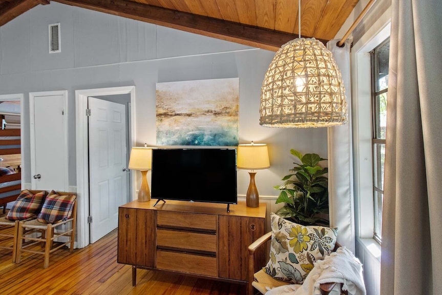 Wake Up Right At The Waters Edge At Emerald Covesip Coffee From Hammock Chairs On The Screened Porch, Then Paddle Beneath A Canopy Of Cypress Trees. - Louisiana