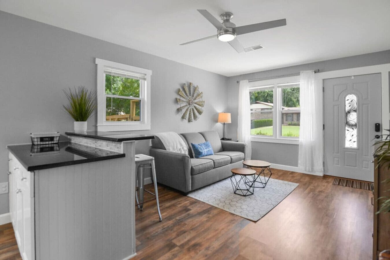 Little White House • King Bed • 1mi Downtown - 佐治亞