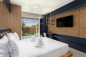 Quarto Duplo de Luxo, 1 cama queen-size, piscina privativa | Camas de colchão viscoelástico, minibar, cortinas/cortinados opacos