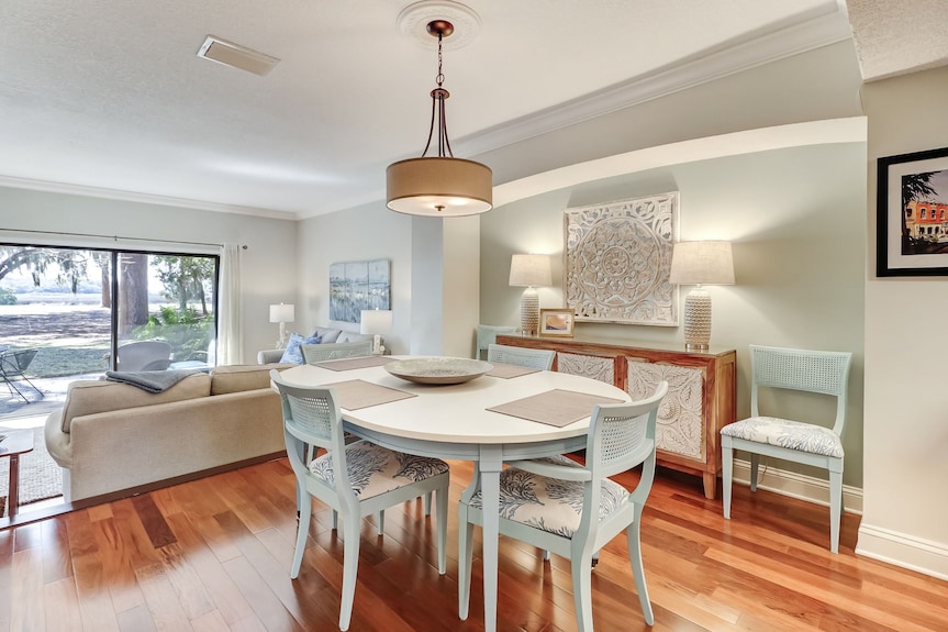 Luxury Villa | Beautiful Marsh Views | 3 Minute Drive To The Beach - 잭슨빌