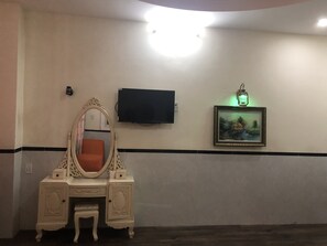 Escrivaninha, Wi-Fi de cortesia, roupa de cama