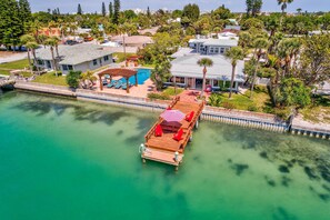 Casa, várias camas (Paradise Found Luxurious waterfront p) | Piscina