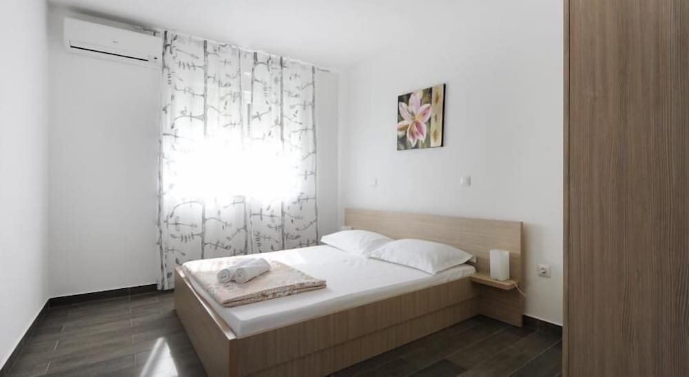 Holiday Apartment Vodice For 1 - 9 Persons With 3 Bedrooms - Row House - Croatia
