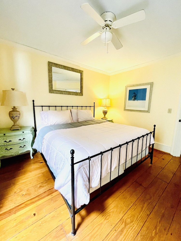 Prime Downtown Location, Luxury Condo Getaway - Leland, NC