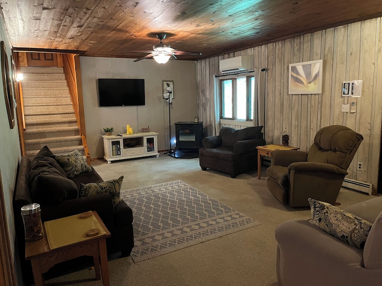 Cozy Woodland 4 Bedroom - Oneonta, NY
