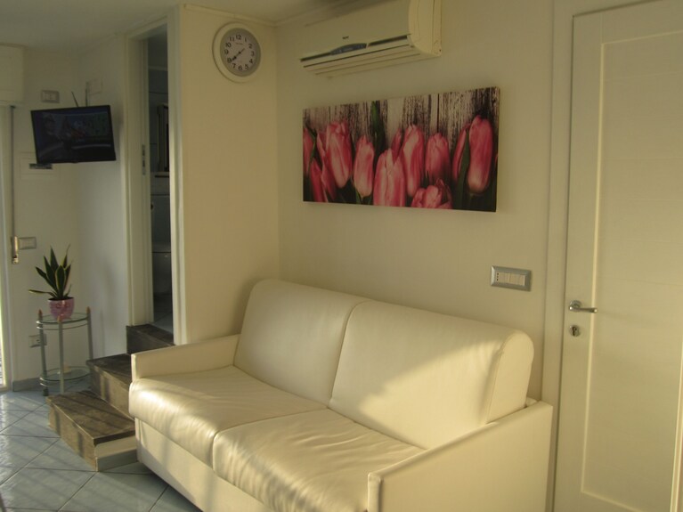 The Little House By The Sea - Capri