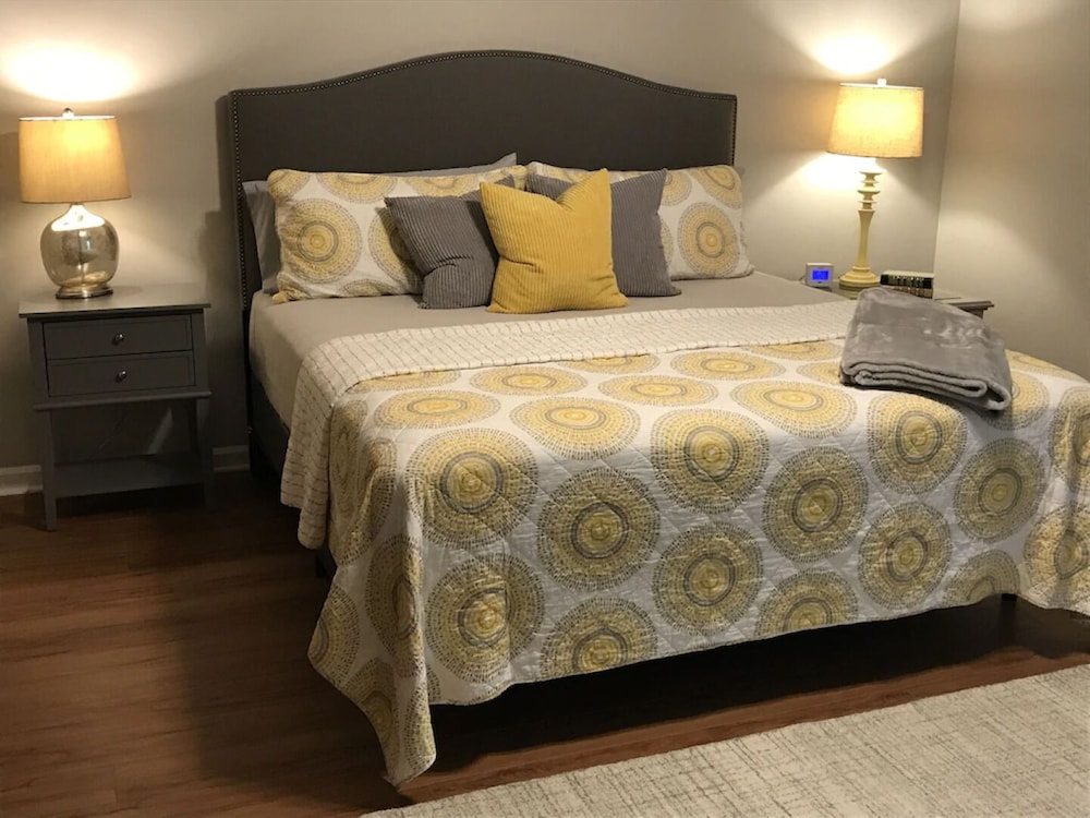 Cozy Condo Nestled Among The Trees! Mountain View’s. Pool, Hot Tub,lake Complex - Lake Hamilton, AR