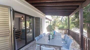 Villa, 4 quartos, piscina privativa, vista para o oceano | Varanda