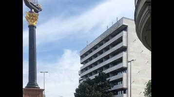 Quarto, 1 quarto, varanda, Vista para a cidade | Fachada do alojamento