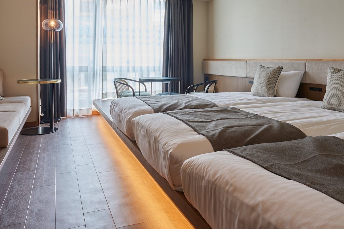 Standard Triple Room with River View | Cofres nos quartos, Wi-Fi de cortesia, roupa de cama