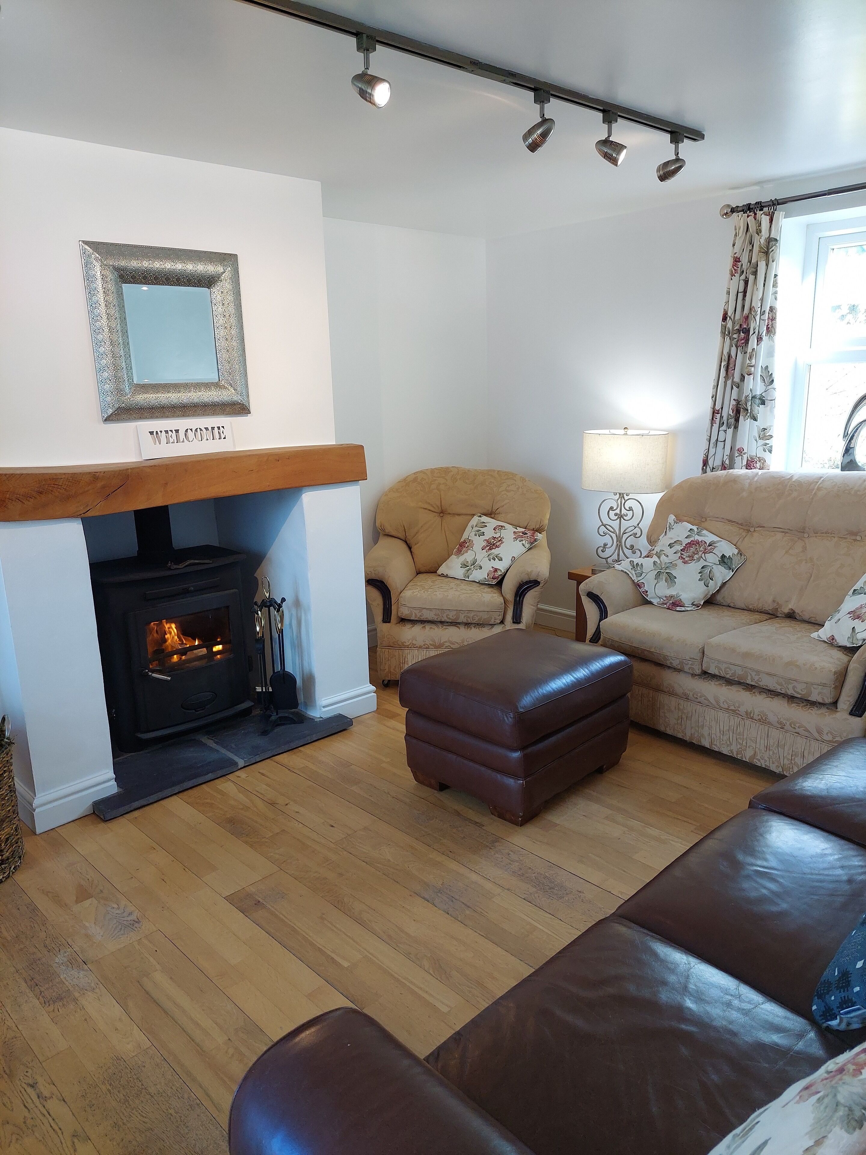 Gadlys Cottage Sleeps 6 Dog Friendly Walk To Church Bay Beach Sea Views - Holyhead