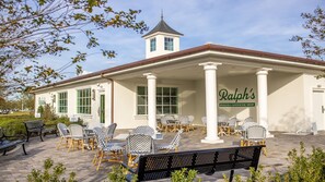 7 restaurantes: servem pequenos-almoços, almoços, jantares e brunches