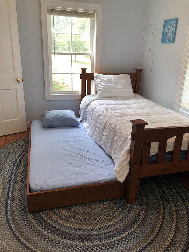 Cheery Waterfront Cottage W/boat Dock - Reedville, VA