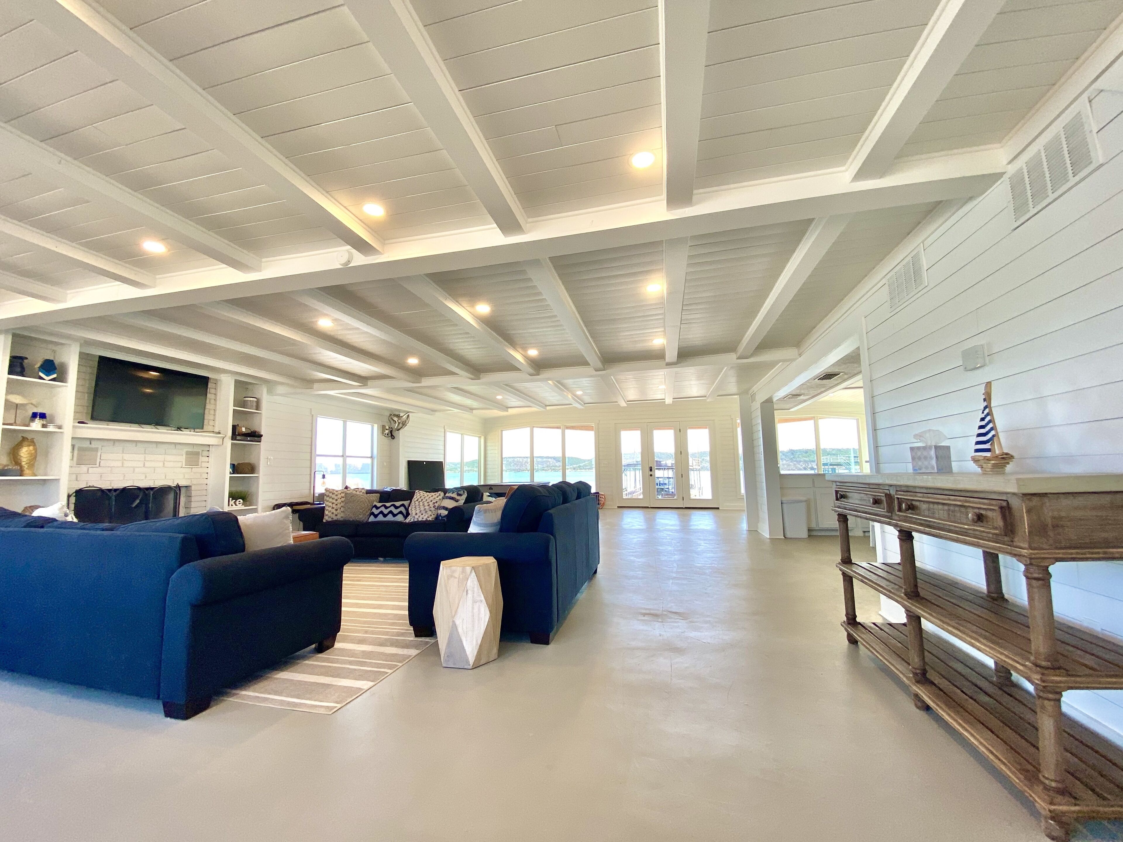 Waterfront Beauty With Private Fishing Pond!! 4 Bedrooms 3 Full Baths!! - Possum Kingdom Lake, TX