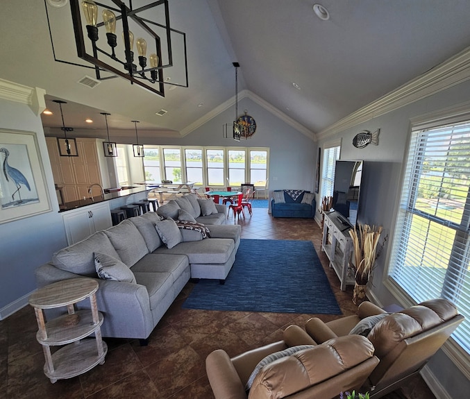 Waterfront Lake House W/ King Beds, Close To Casinos - Lake Charles, LA