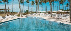 2 piscinas exteriores 