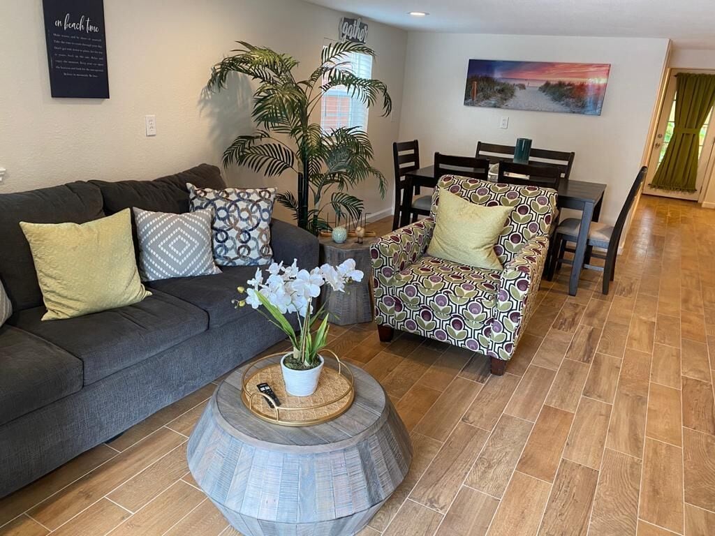 The Pink House- Minutes Walk To Beach!! - Texas