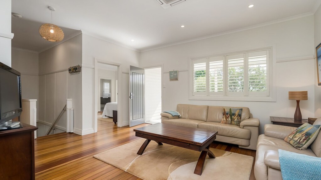 Byron Bay Accom - Bimbimbi - 69 Massinger Street - Byron Bay