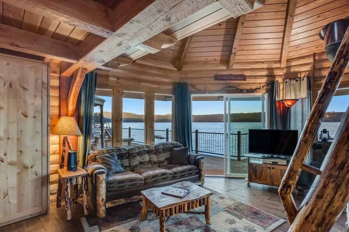 Lakeside Loft | Beautiful Waterfront Log Cabin - Lake Coeur d'Alene, ID