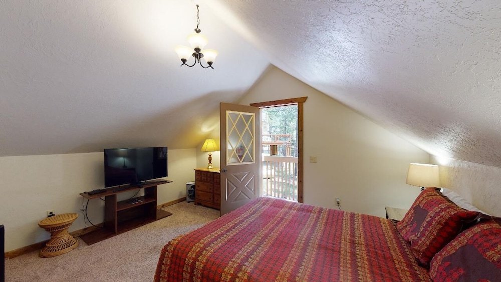 Monte Verde Lake | Wildlife Views | Pet Friendly | Howling Elk Lodge - Angel Fire, NM