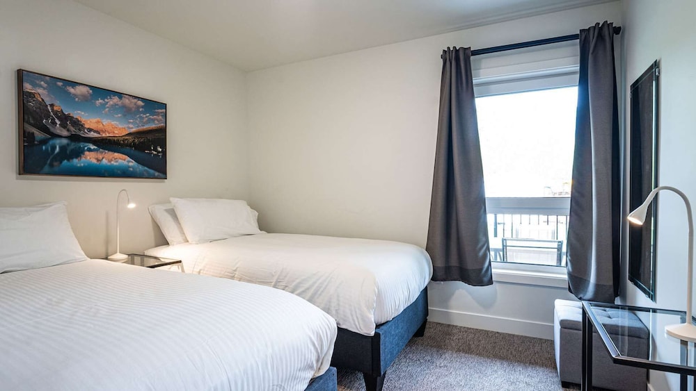 Mackenzie Village Condo With Private Hot Tub - Revelstoke
