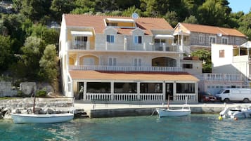 Apartamento (Standard Two Bedroom Apartment) | Fachada