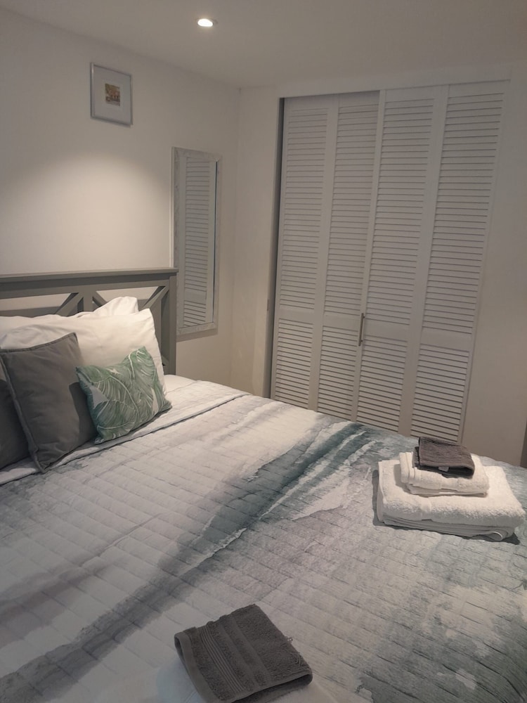 Modern Apartment Near Beach, Shops & Amenities. - Barbados