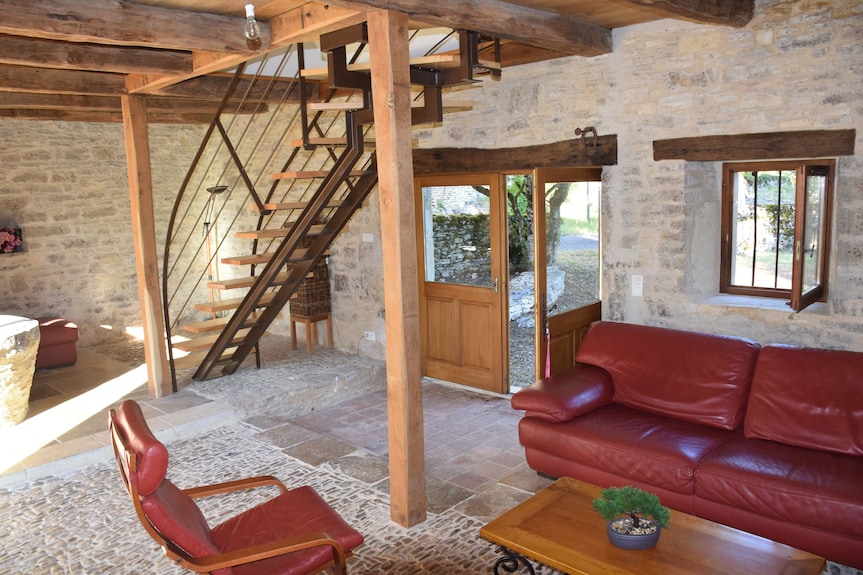 Maison En Pierre Du Quercy Avec Four à Pain Et Pressoir Du 18 Ième Siècle - Lot