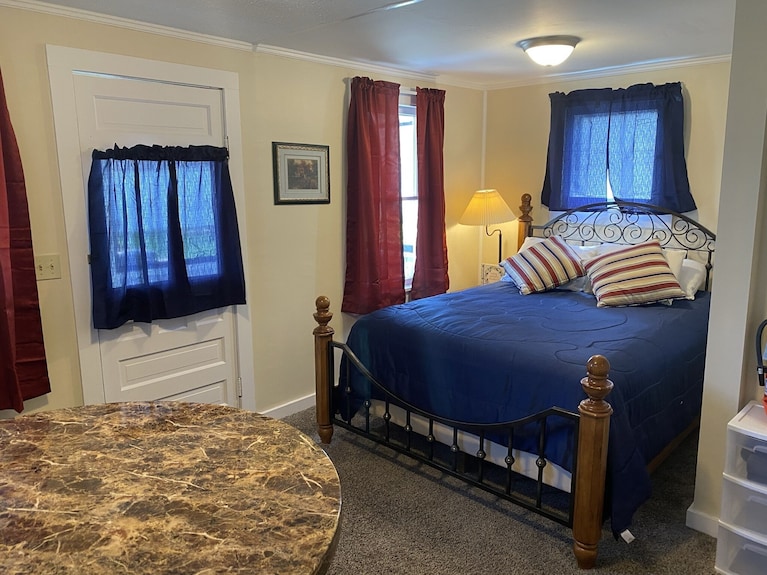 Great Strip Location | Walk To Lake| Wine Country | A/c | Grill & Firepit - Geneva State Park, Geneva