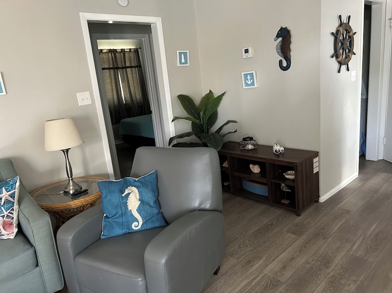 Beautiful Condo In Gulfshores, Al, 2 Min Walk To The Beach, Pool And Fishing - Alabama