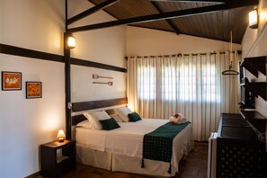 Quarto Quádruplo Comfort, vista para o mar | Roupa de alta qualidade, cofre no quarto, secretária 