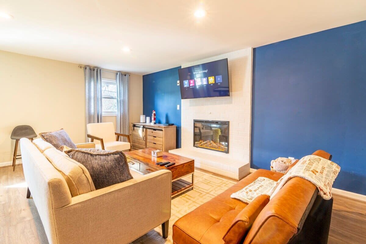 5 Bedrooms With 4 Full Bath, Fire Pit,  Bbq And Plush Amen On 1/2 Acre - Silver Spring, MD