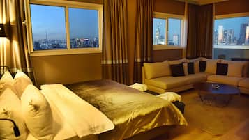Quarto Deluxe | Roupa de alta qualidade, camas de colchão Select Comfort, minibar