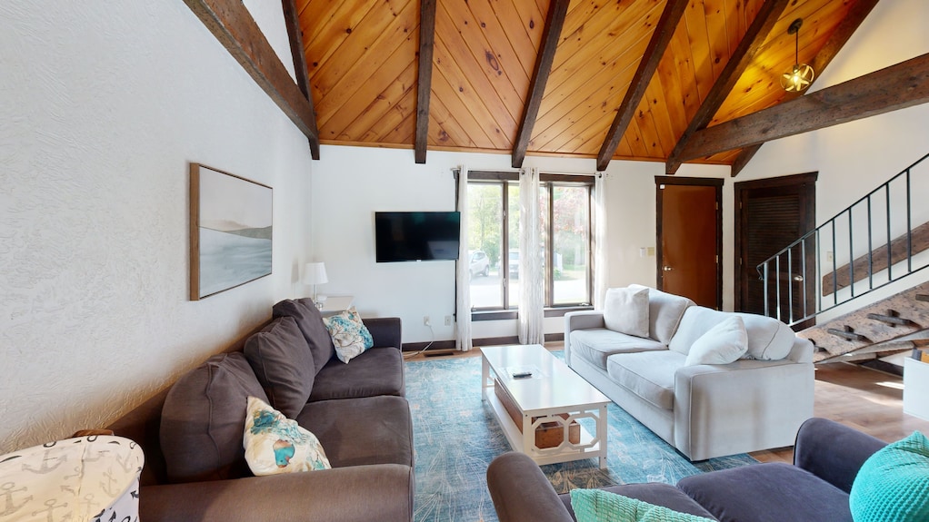 Webster Lake - One Home -Two Apartments - Lake Chaubunagungamaug, MA