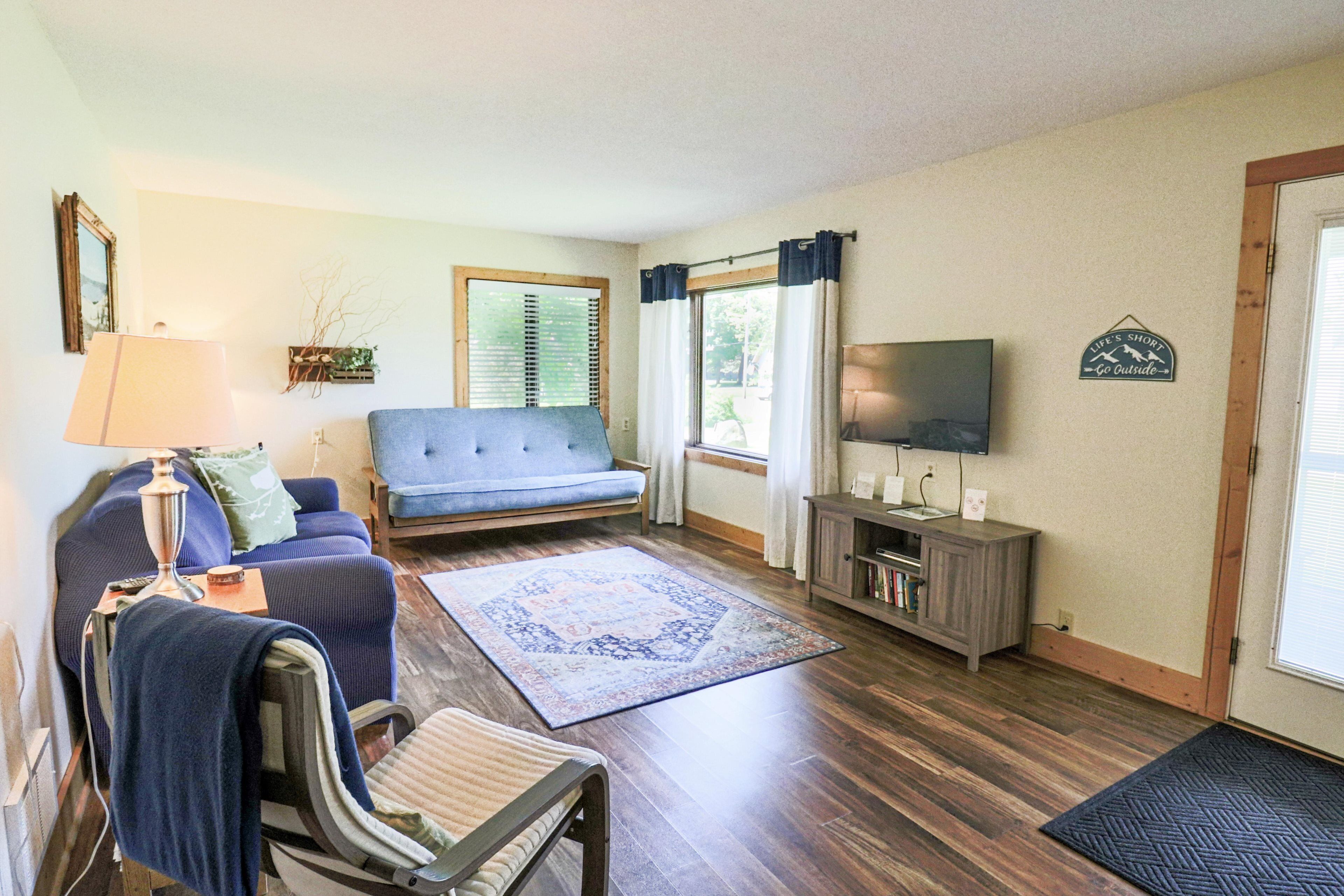 Firefly Cottage Enjoy Views Of Glen Lake - Glen Arbor, MI