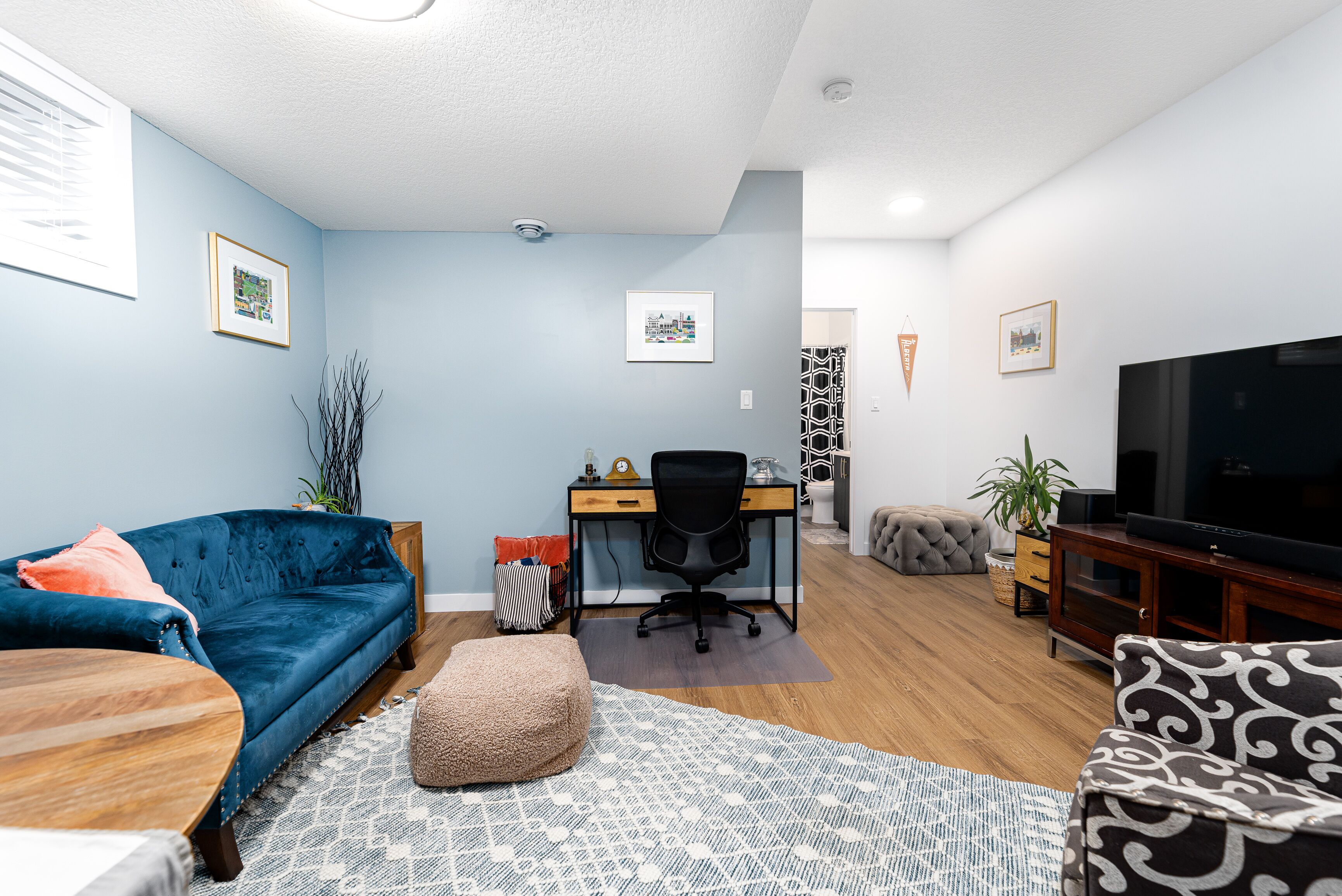 Cozy, Modern Suite In Trendy, Historic Hazeldean. Close To Whyte/uofa\n\n - Edmonton