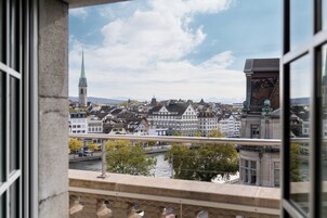 Roupas de cama premium, cofres nos quartos, individualmente decorados